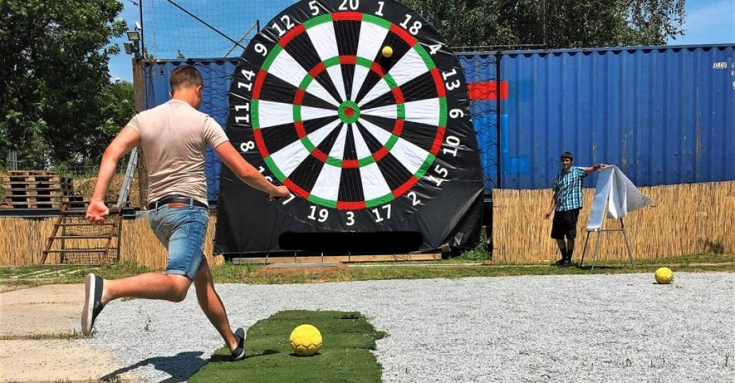 Public Foot Darts | Stag Party in Prague